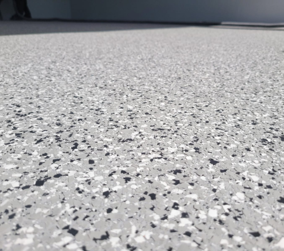 Gray Epoxy Flake Flooring for Tampa Resident | MACH ONE®